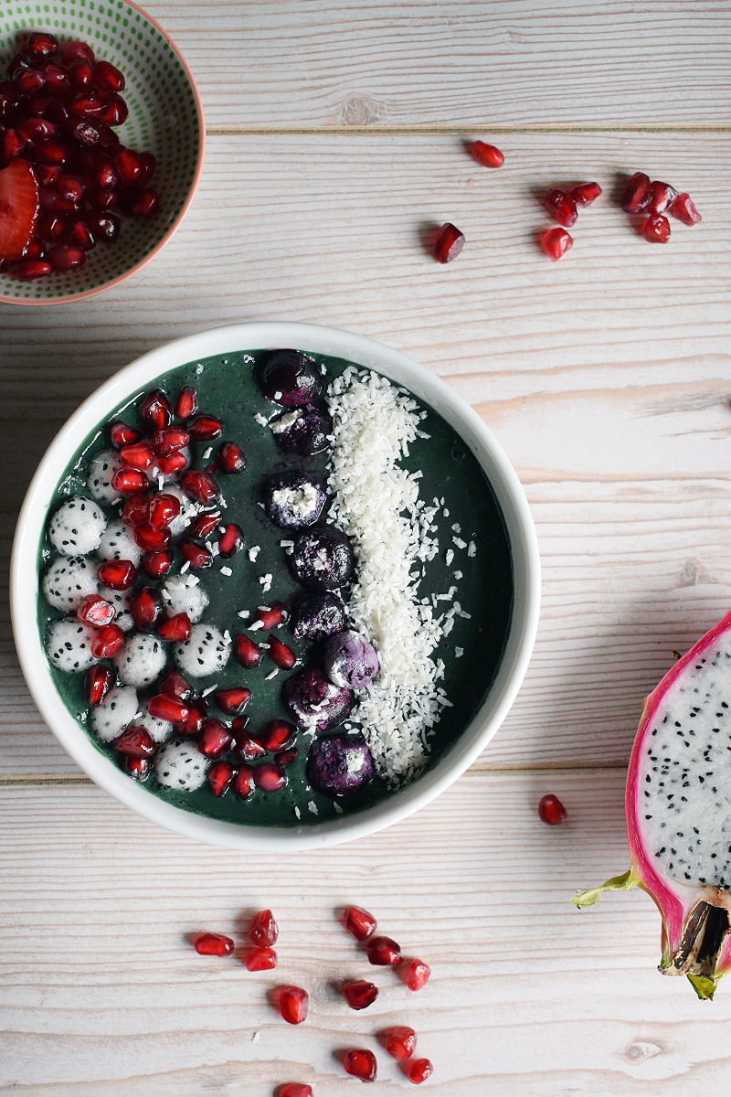 Green smoothie bowl - Let's Eat Smart